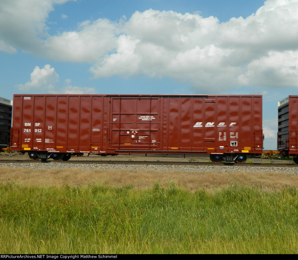 New BNSF Hi-Cube Box Car - 3